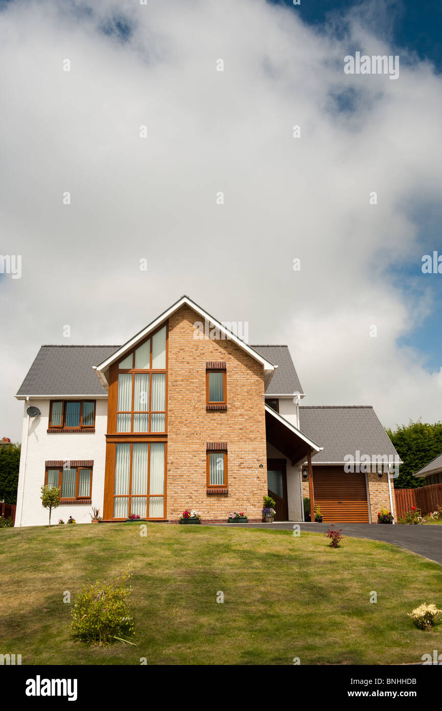 Detached house uk hi-res stock photography and images - Alamy