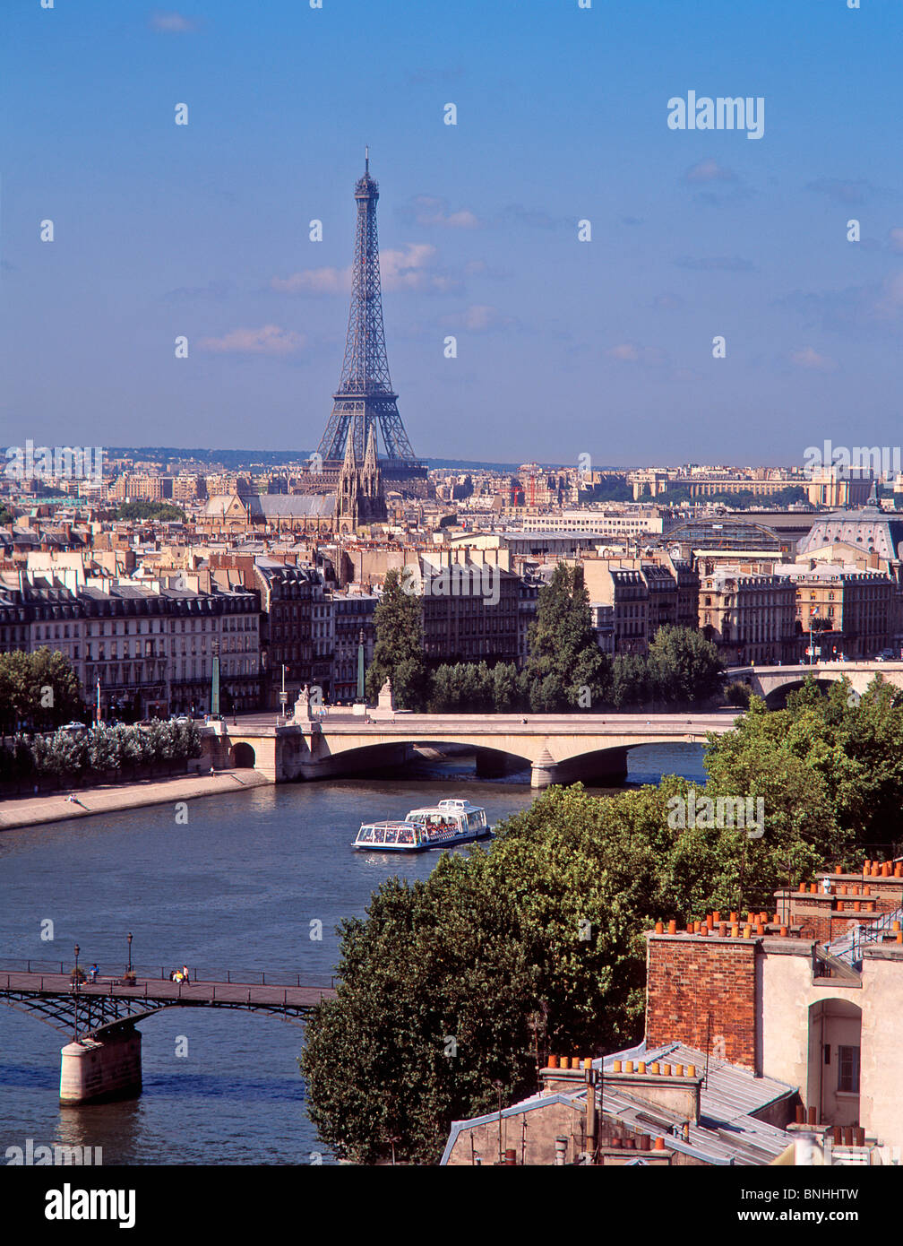 France paris the seine river and its bridges hi-res stock photography ...