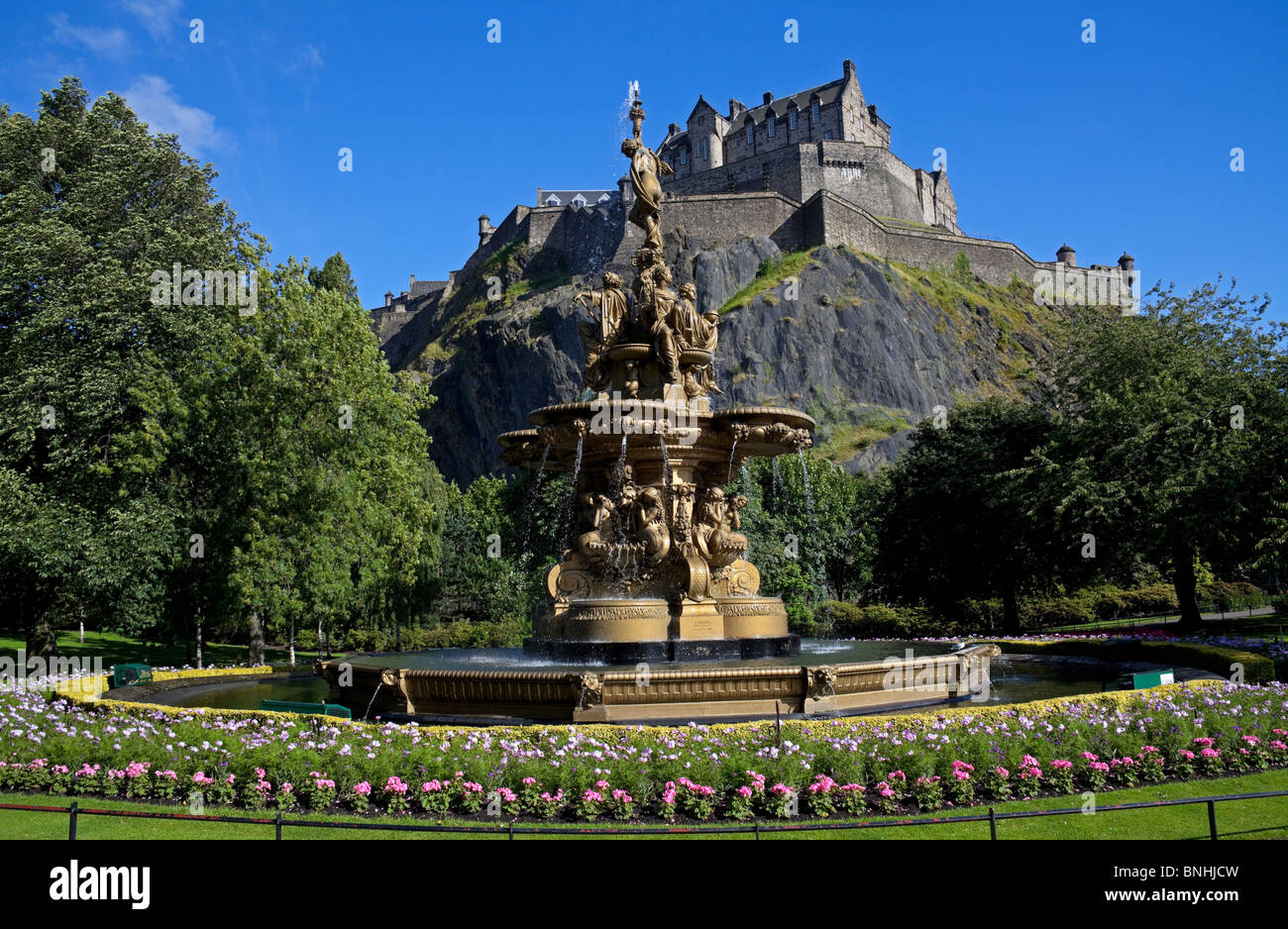 Foreground water fountain hi-res stock photography and images - Alamy