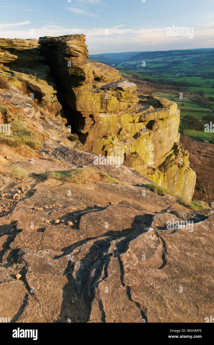 Curbar Edge at sunset, Peak District National Park, Derbyshire, England ...