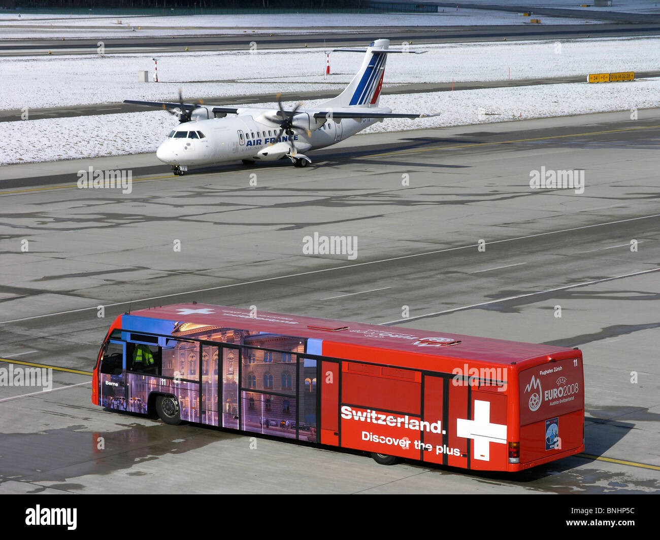 Switzerland unique airport aviation hi-res stock photography and images ...