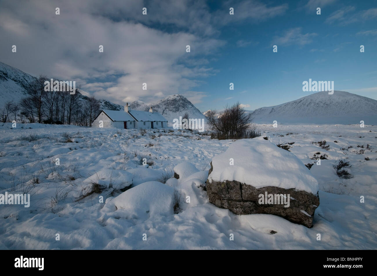 Black rock cottage in winter hi-res stock photography and images - Alamy