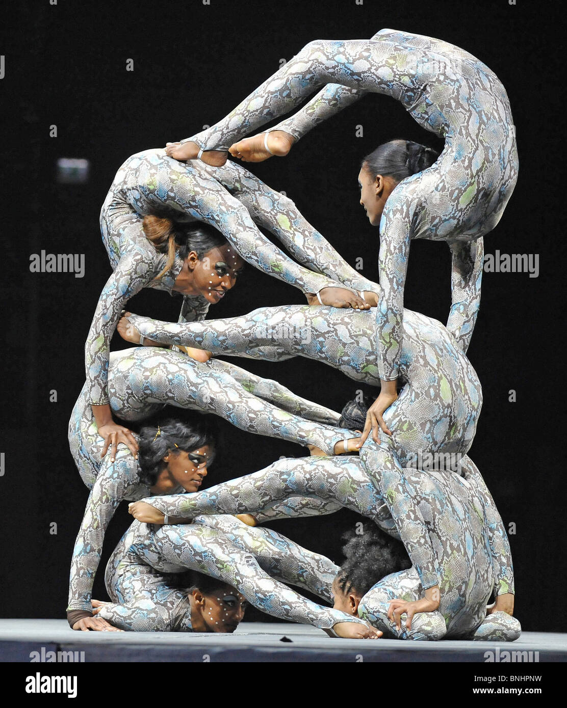 Contortionists hi-res stock photography and images - Alamy