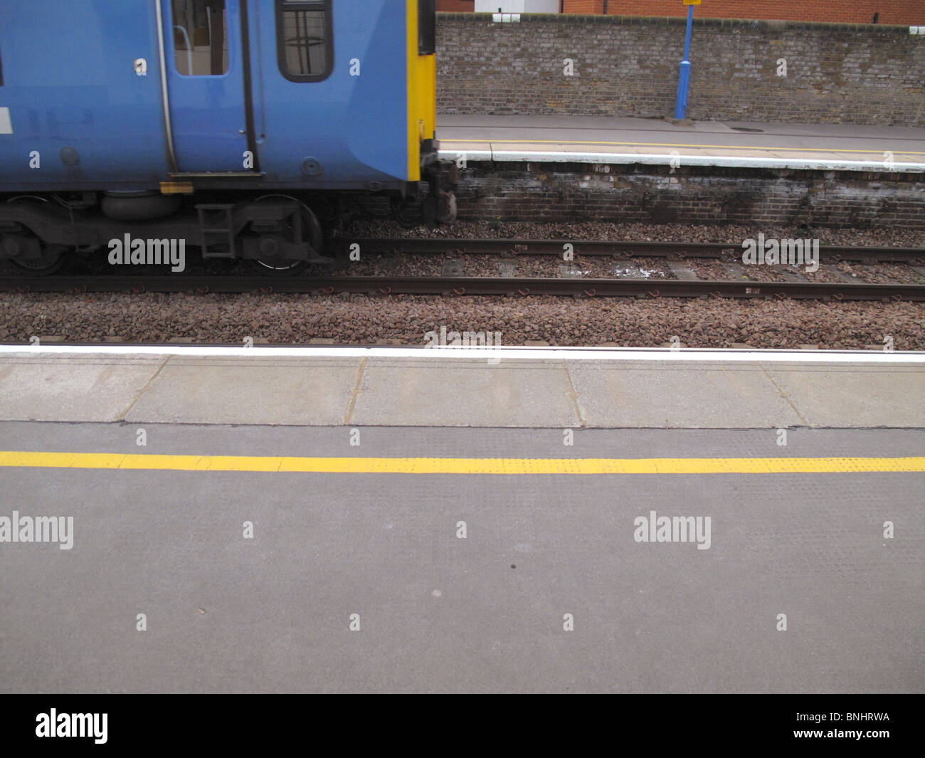 Station platform edge hi-res stock photography and images - Alamy