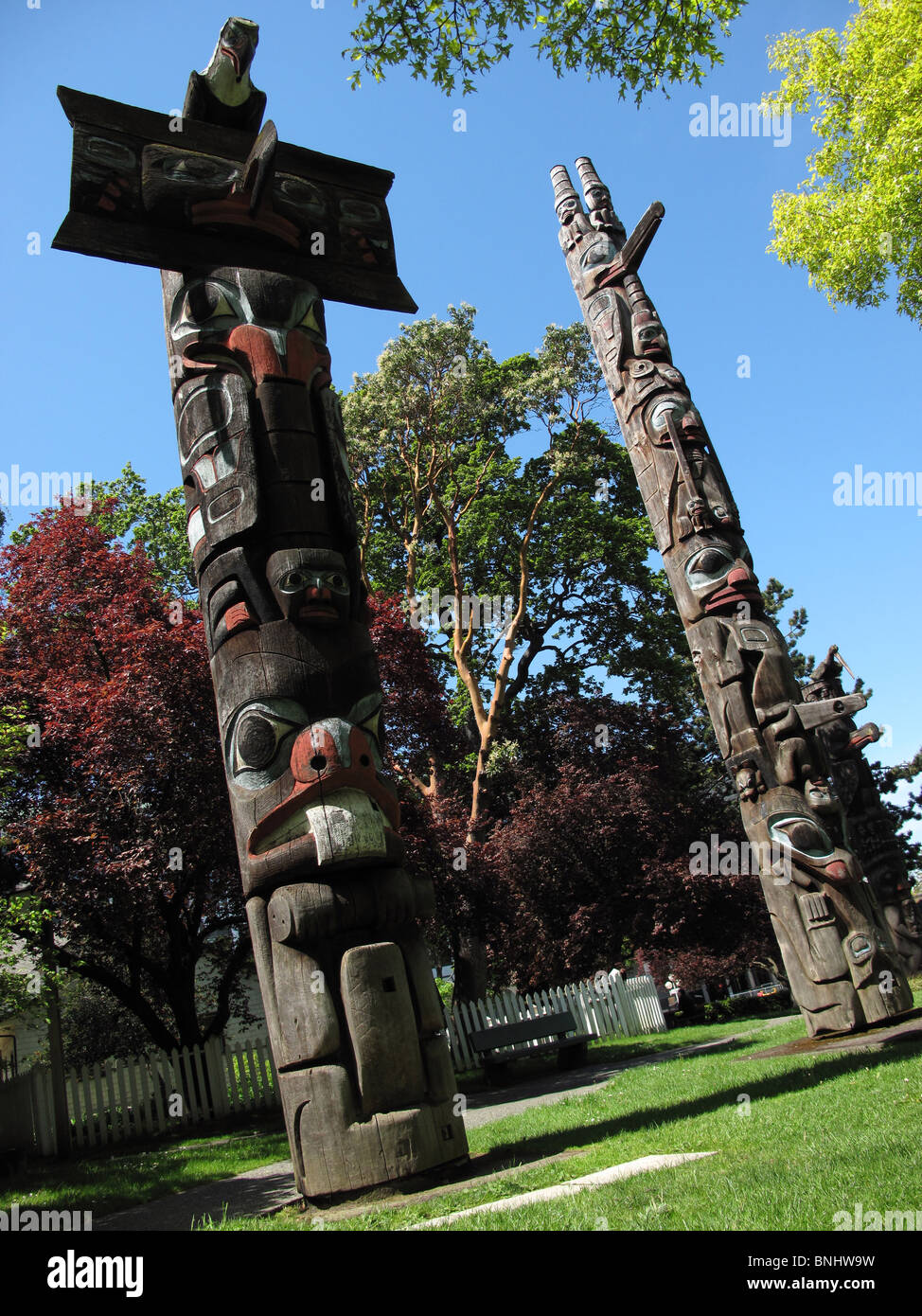 Totem pole royal british columbia museum totem pole hi-res stock ...