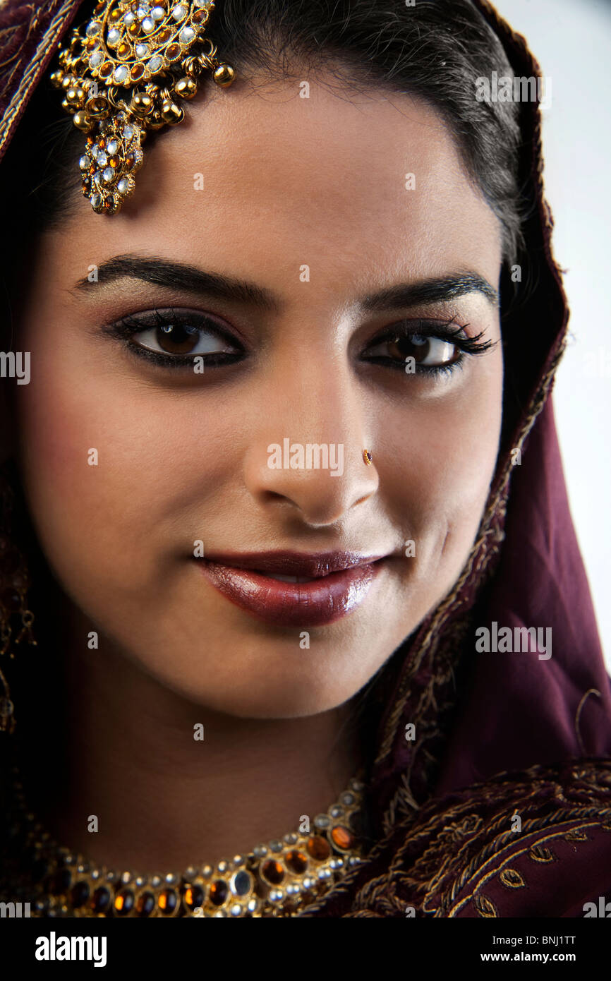 Portrait of a Muslim woman Stock Photo - Alamy