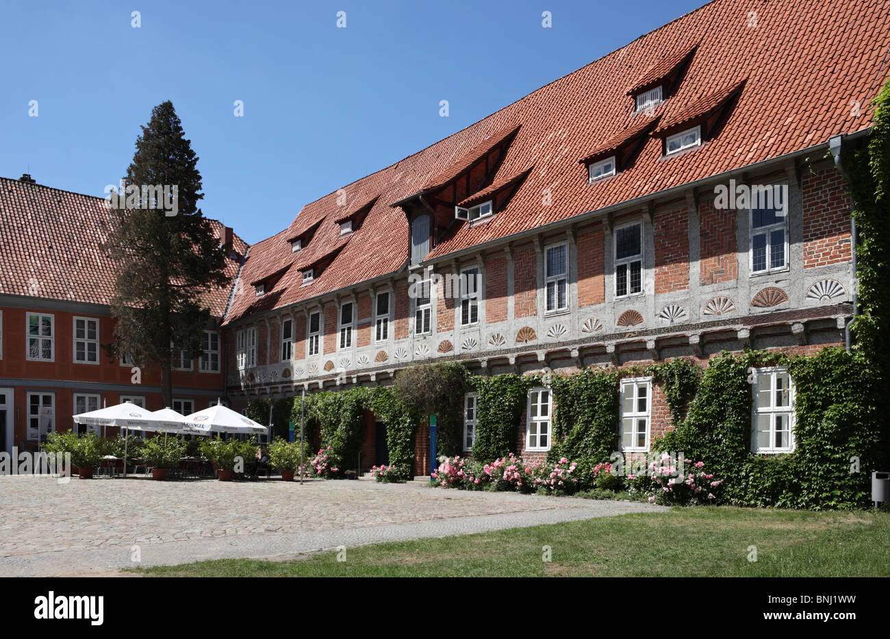 The Schloss and Café Fritz at Bleckede on the Elbe cycle route, Germany ...