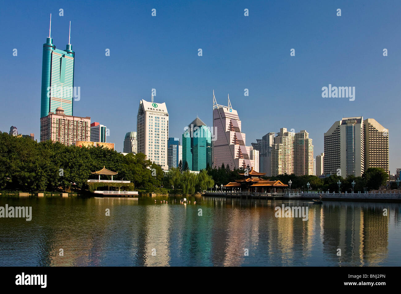 China guandong shenzhen city town hi-res stock photography and images ...