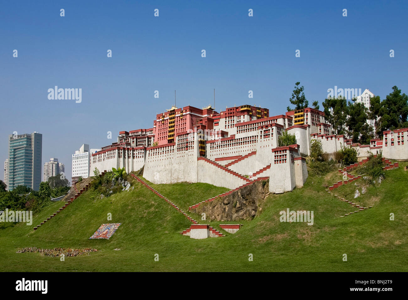 China guandong shenzhen city town hi-res stock photography and images ...