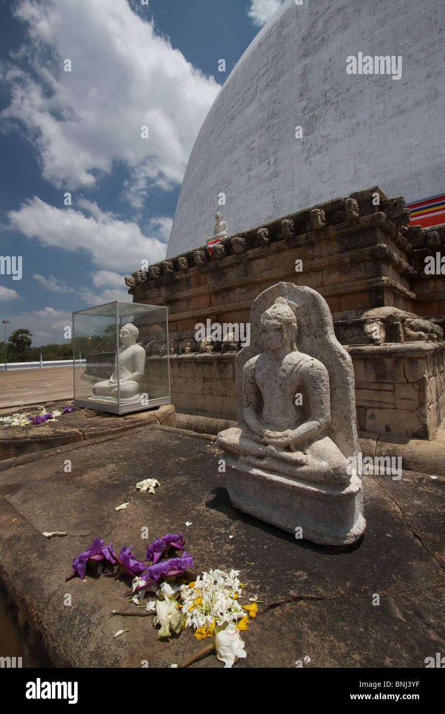 ruvanvelisaya dagoba, anuradhapura Stock Photo - Alamy