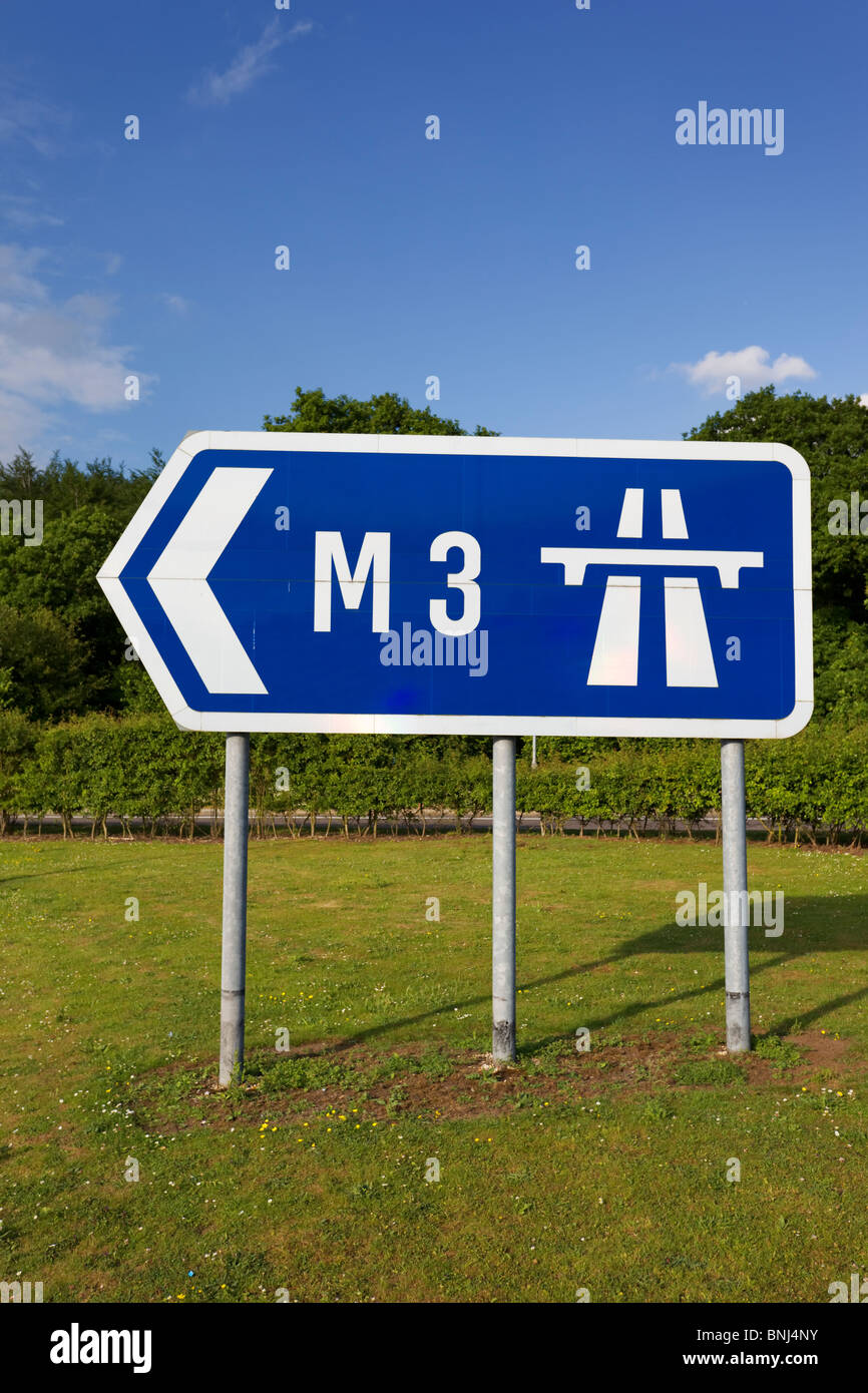 M3 motorway sign hi-res stock photography and images - Alamy