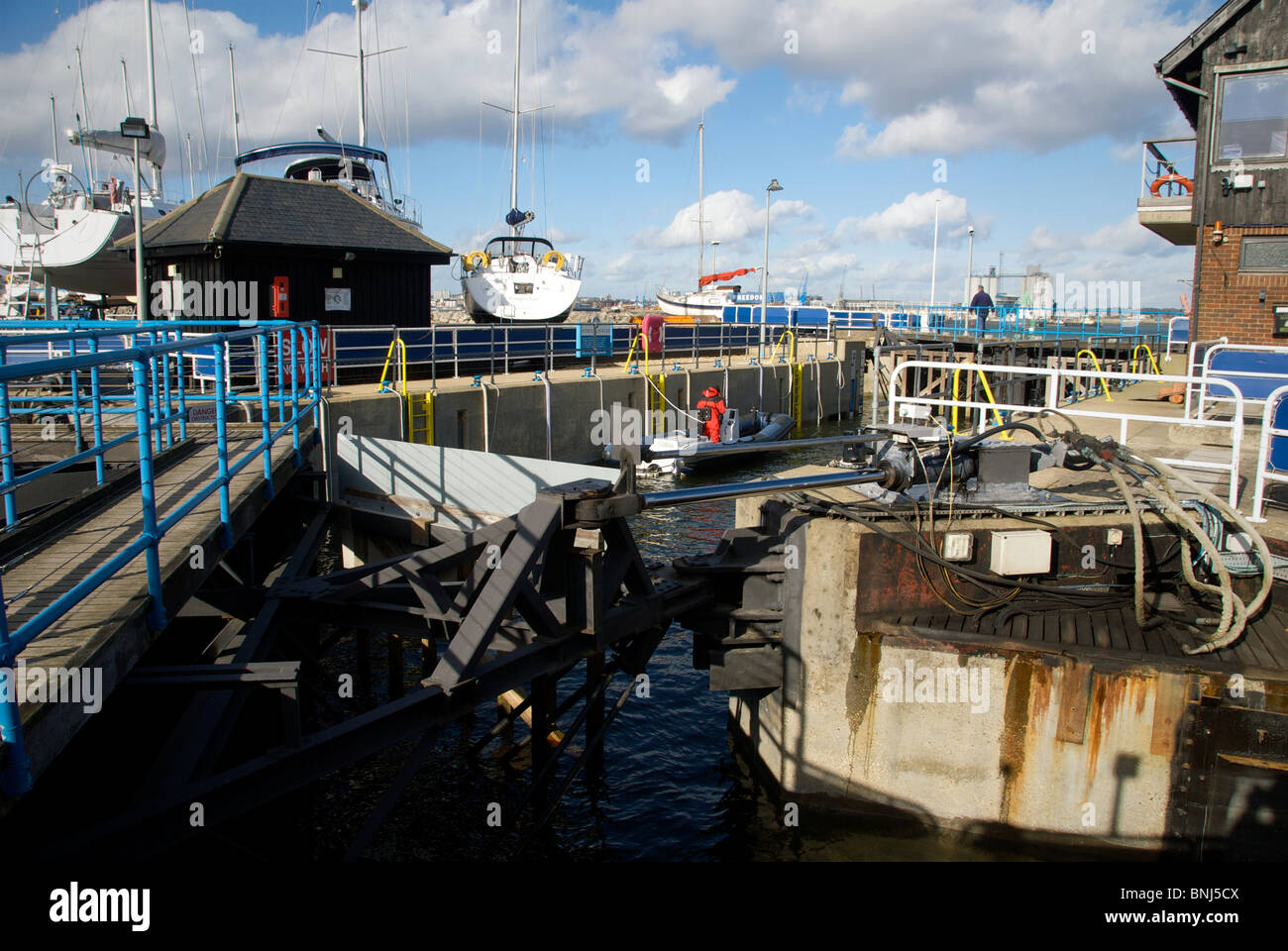 Sealock hi-res stock photography and images - Alamy