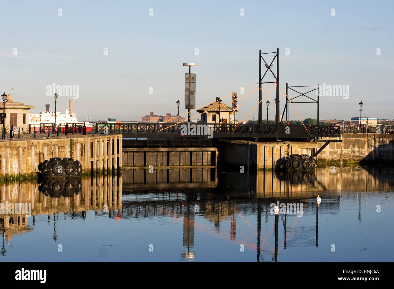 Dock gates hi-res stock photography and images - Alamy