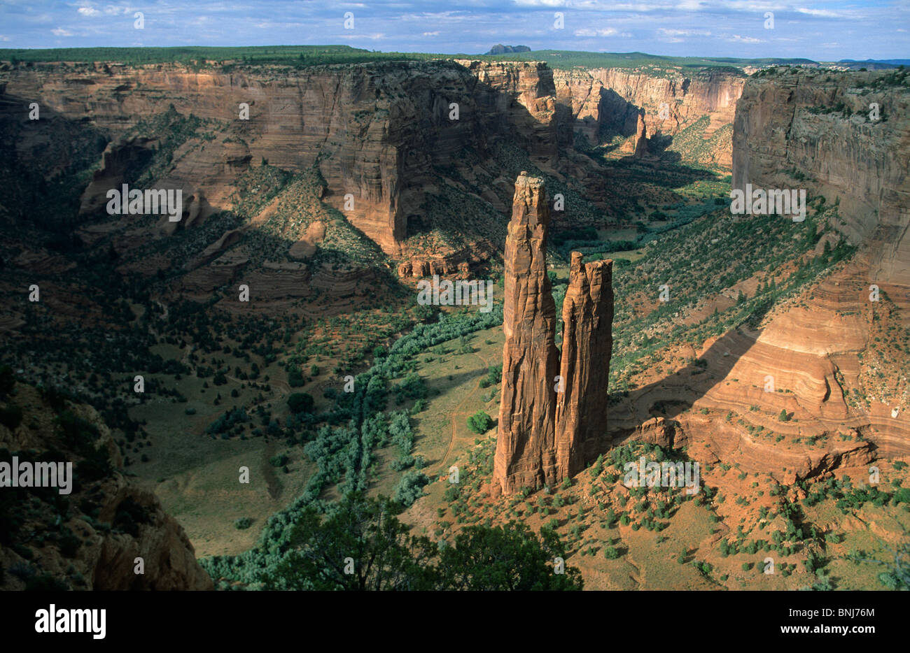 USA Arizona gorge canyon rock towers Spider rock canyon de Chelly North ...