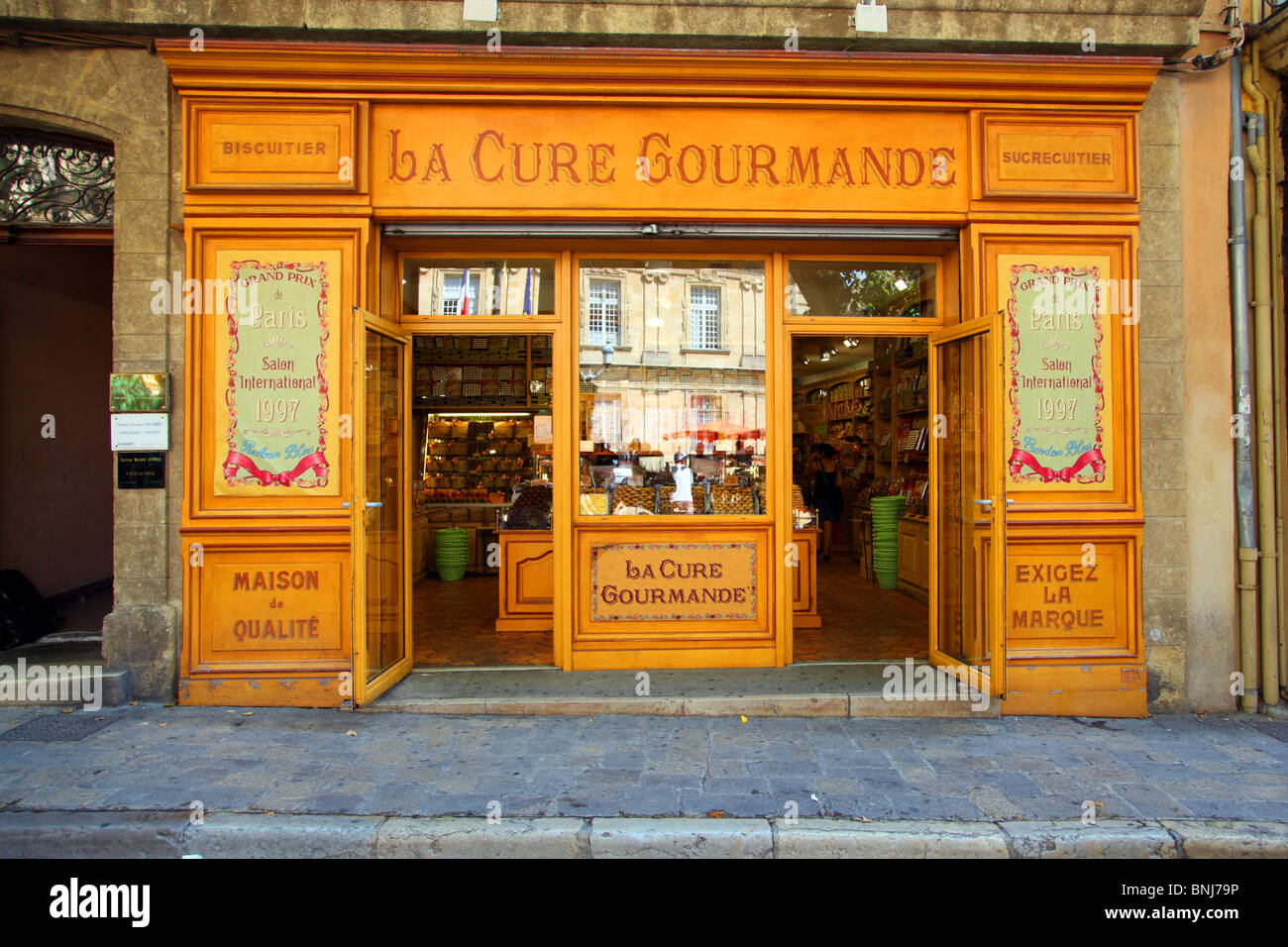 Pharmacy in Paris Stock Photo - Alamy