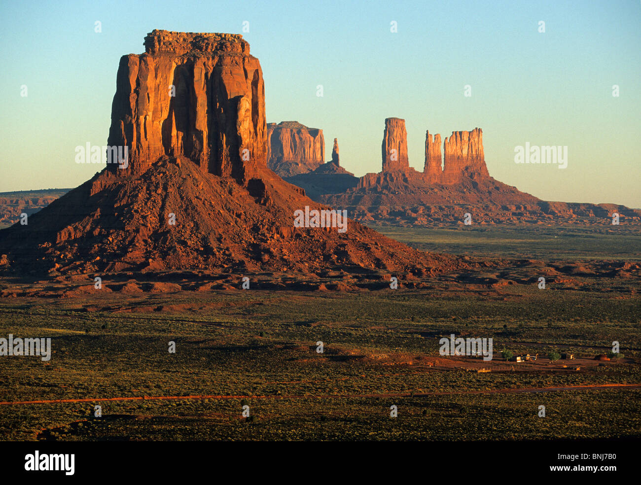 USA Arizona Western scenery rock towers evening light dusk monument ...