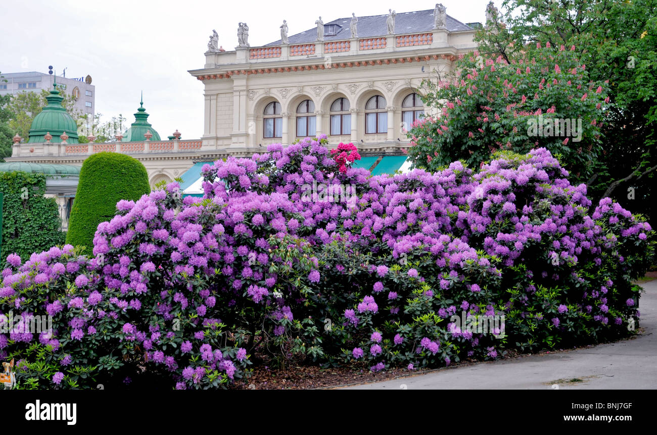 Architecture vienna garden park flowers hi-res stock photography and ...