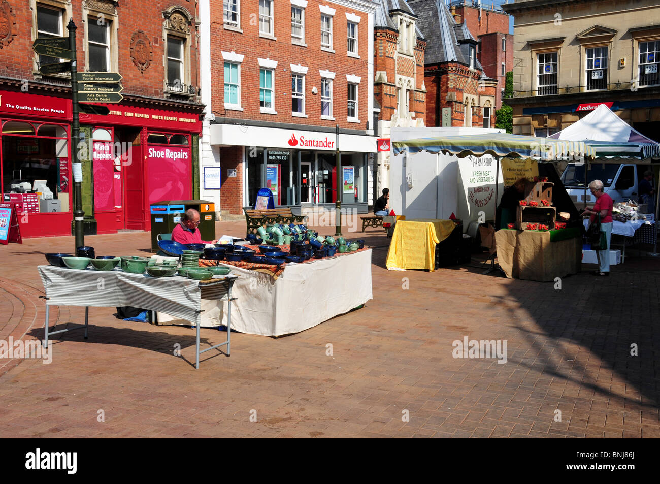 Banbury town market place hi-res stock photography and images - Alamy