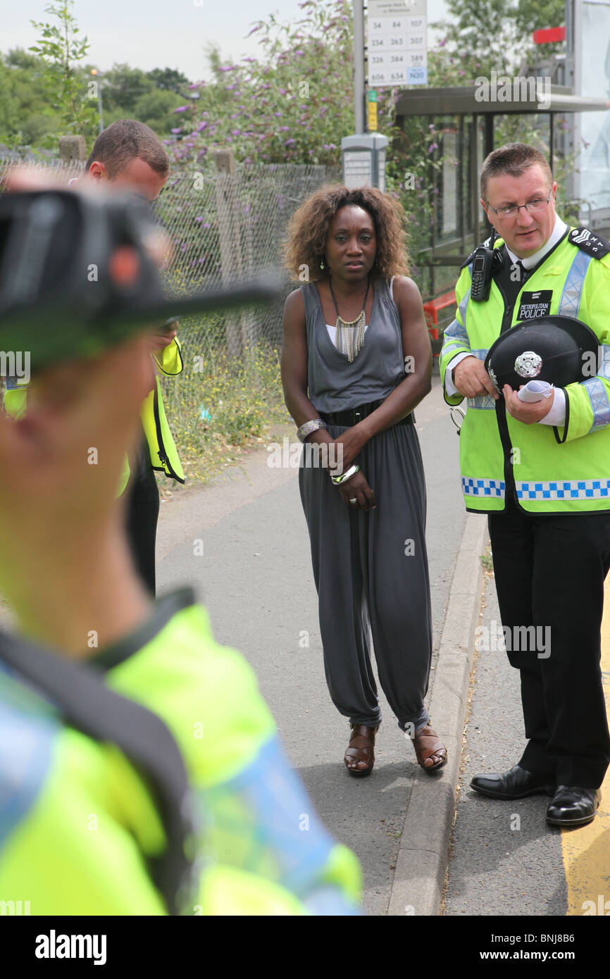 Police search property on street hi-res stock photography and images ...
