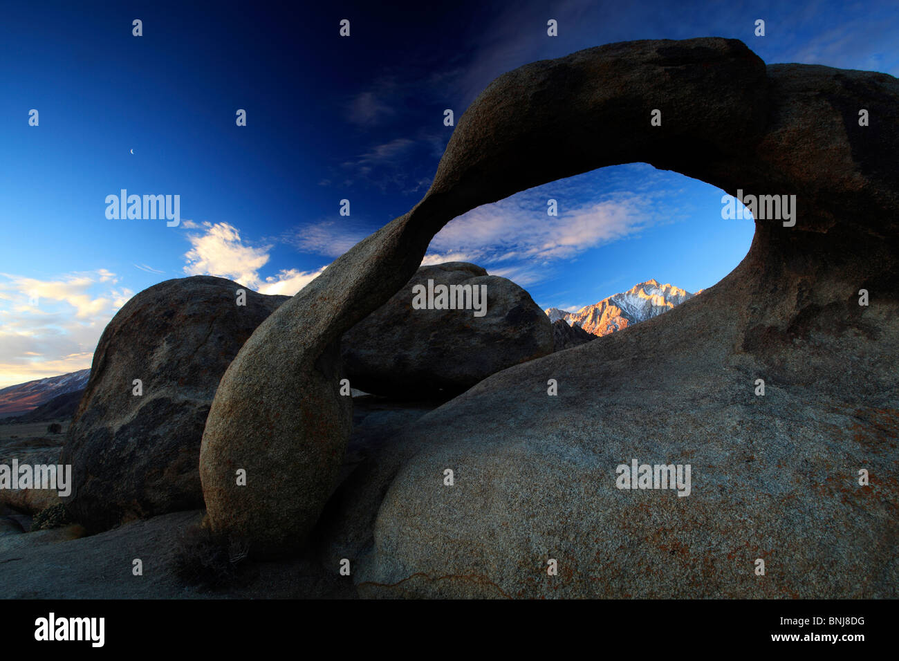 Mobius Arch Lone Pine Peak Mount Whitney Lower Natural arch Eroded ...