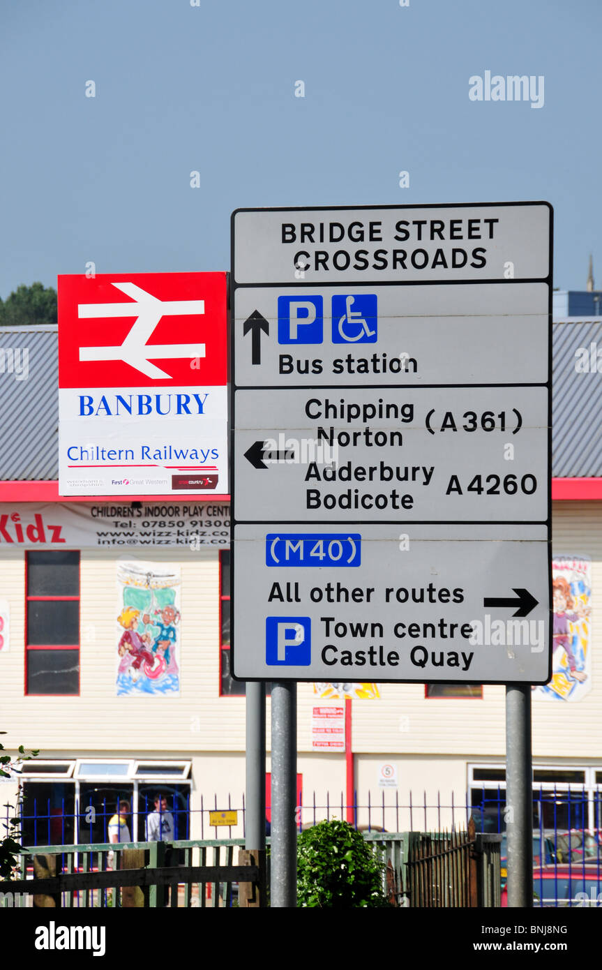 Bridge Street Crossing signpost, Banbury, Oxfordshire Stock Photo - Alamy