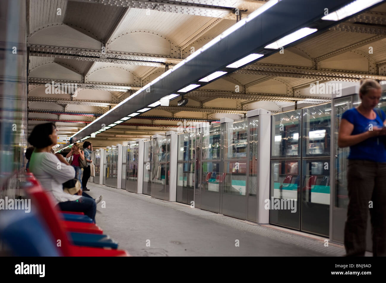 Paris metro line 1 hi-res stock photography and images - Alamy