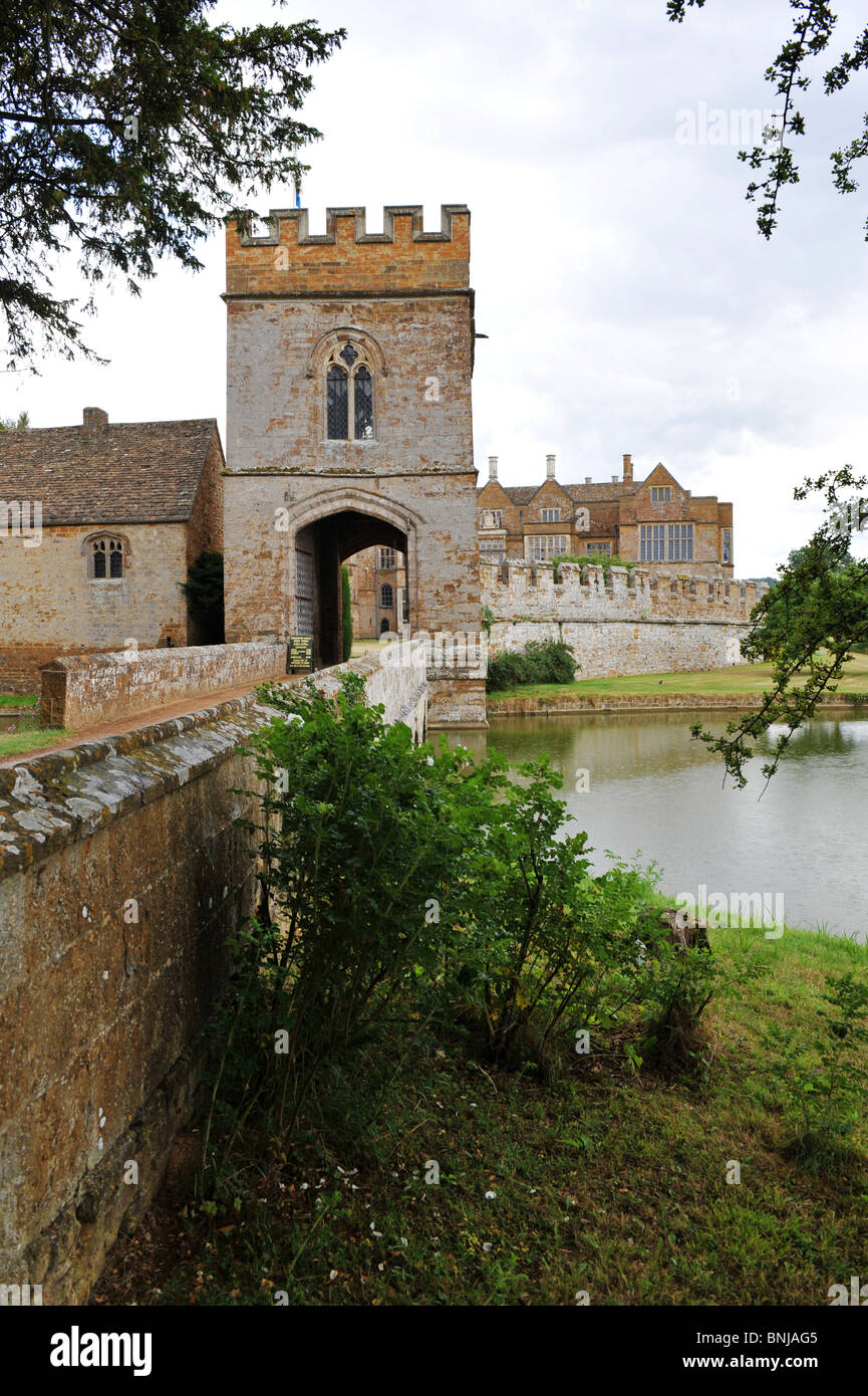 Royalist stronghold in english civil war hi-res stock photography and ...