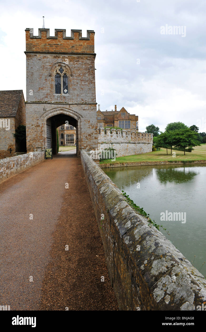 Royalist stronghold in english civil war hi-res stock photography and ...