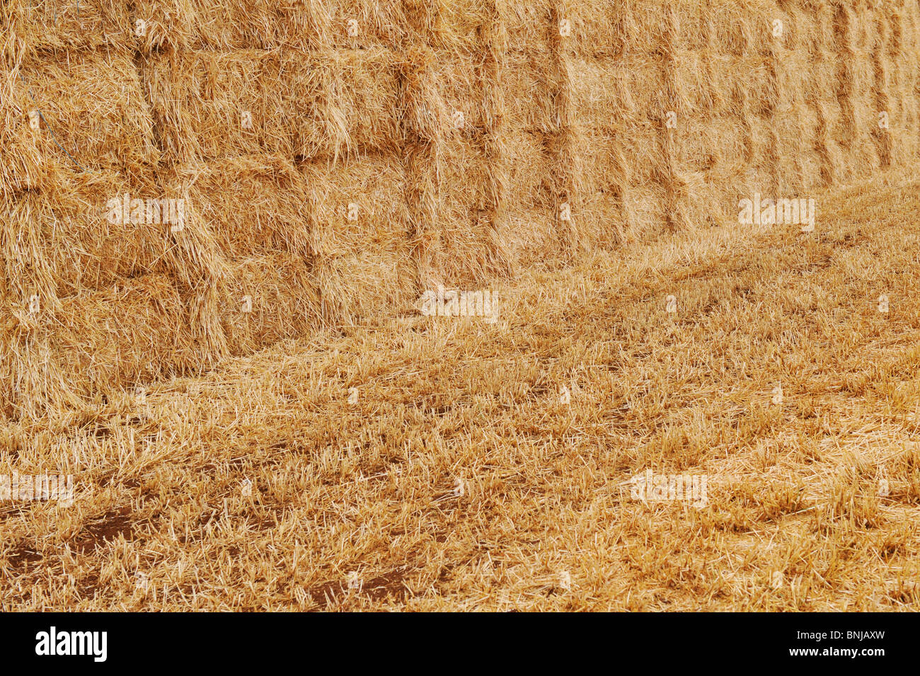 Giant hay stack hi-res stock photography and images - Alamy