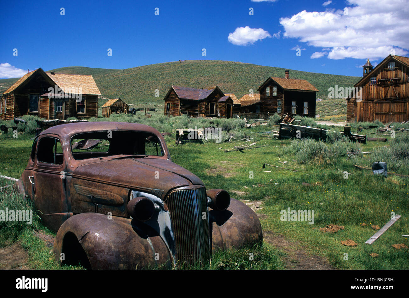 USA California ghost town scrap vehicle rust rusty Classic car houses ...