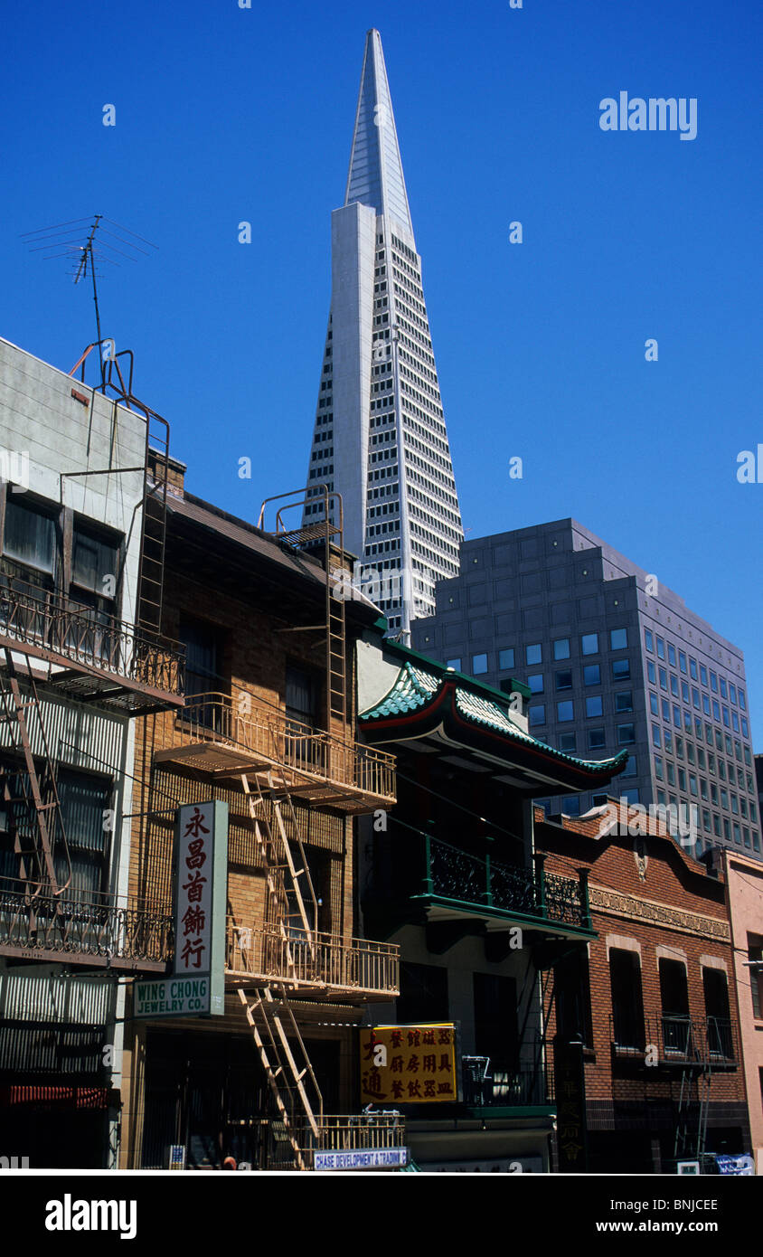 USA California town city houses homes skyscrapers Transamerica Pyramid ...