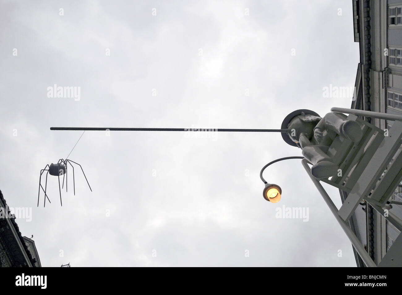 Little man the wire - berlindacitizen