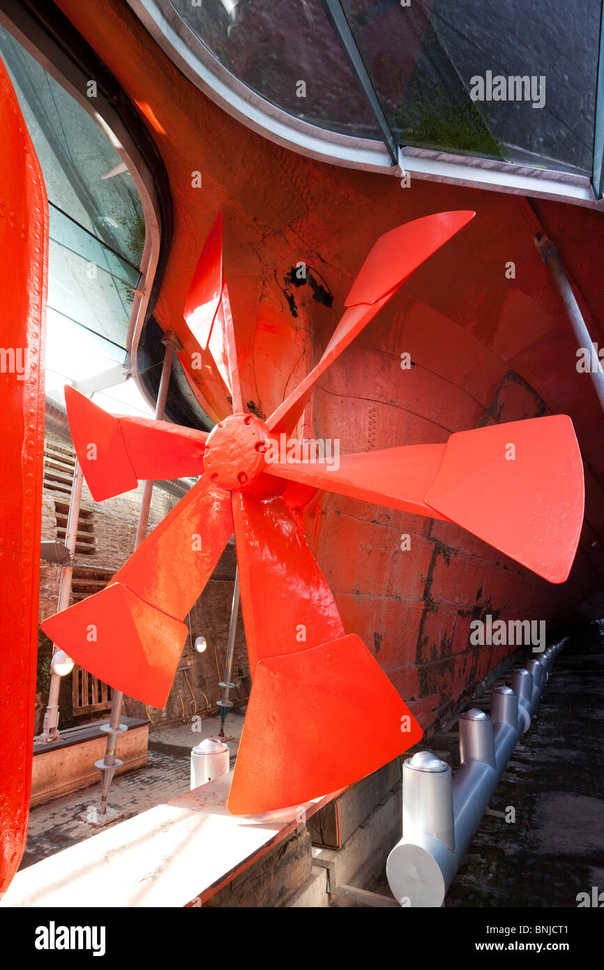 Screw steam ships hi-res stock photography and images - Alamy