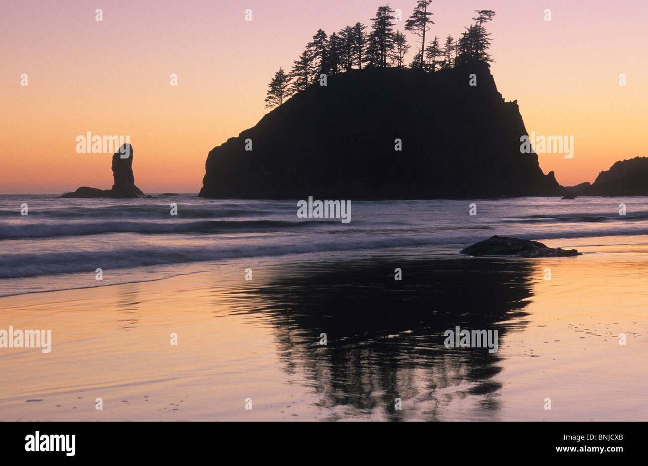 USA Washington Pacific coast ocean Olympic national park sea waves ...