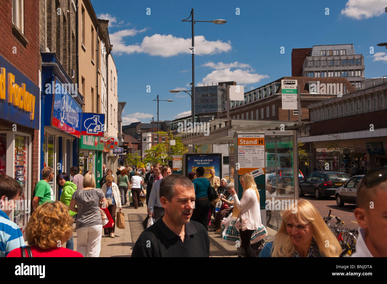 Norwich packed people shoppers busy hi-res stock photography and images ...