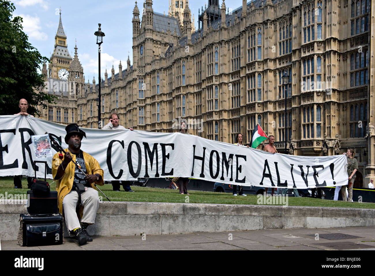 Stop the War Coalition protest against British military involvement in ...