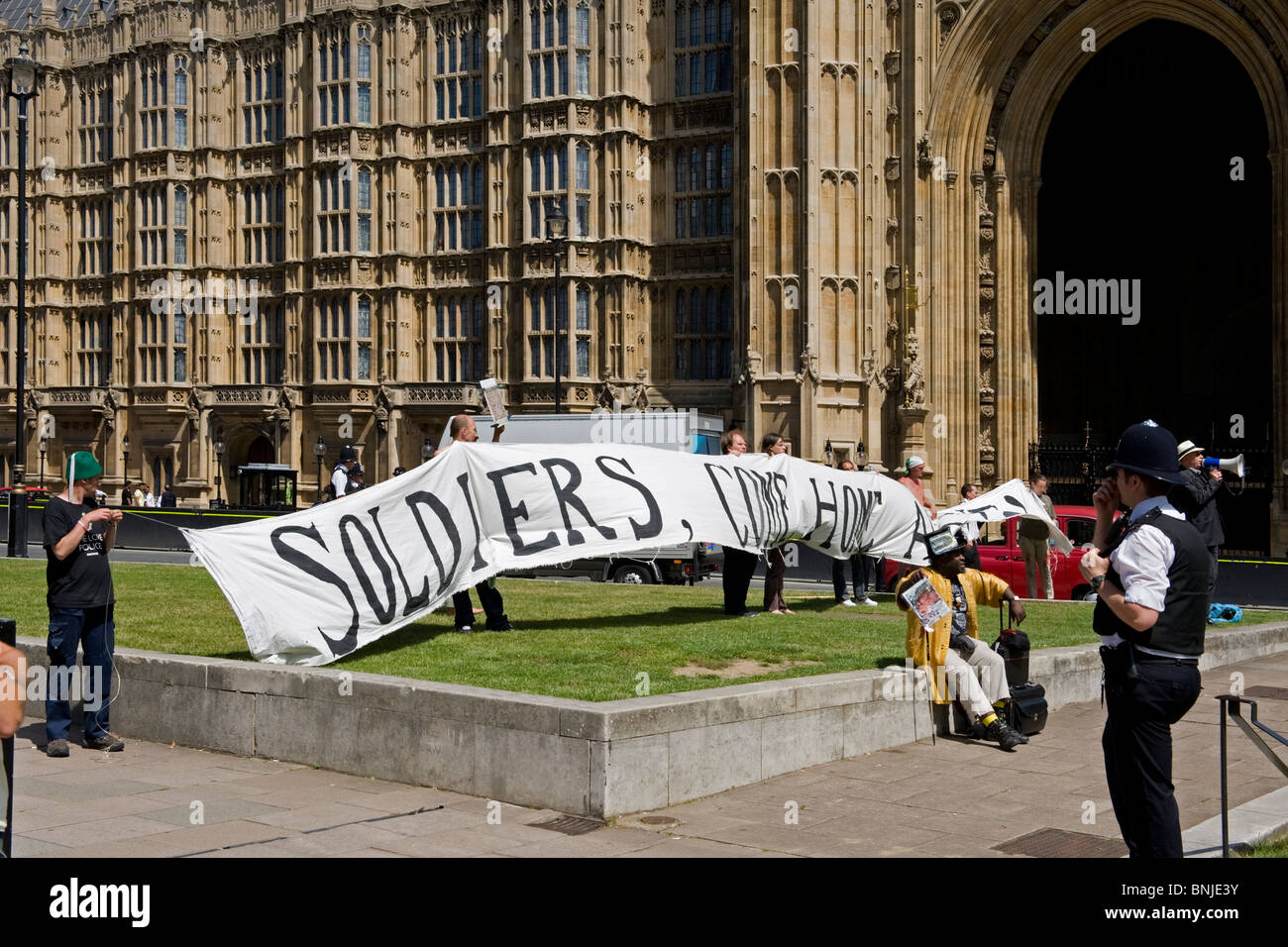 Stop the War Coalition protest against British military involvement in ...