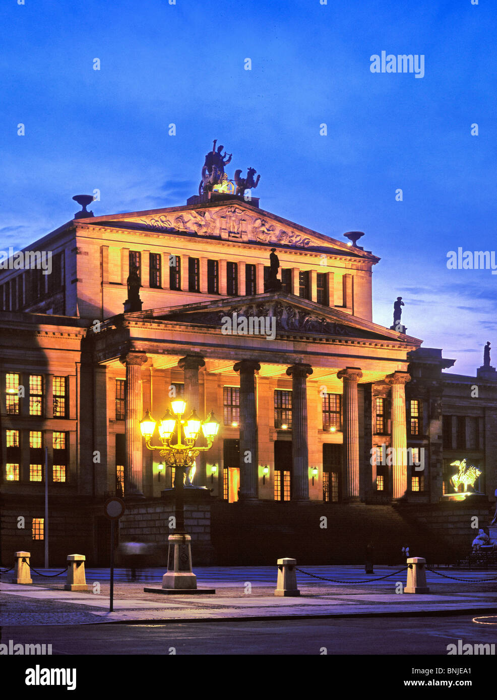 Academy square hi-res stock photography and images - Alamy