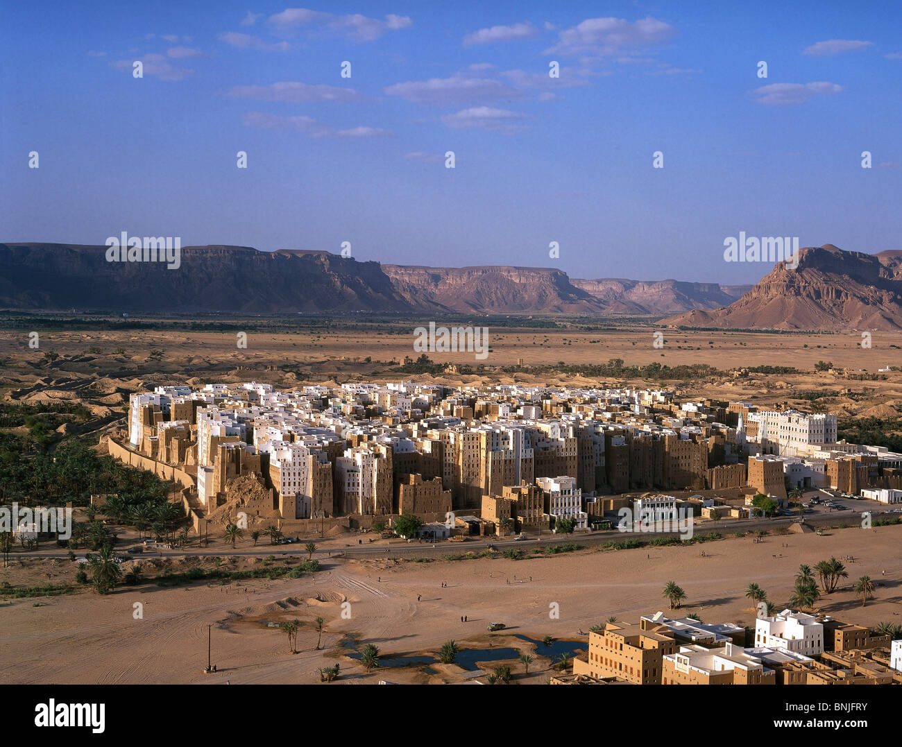 Shibam valley hi-res stock photography and images - Alamy