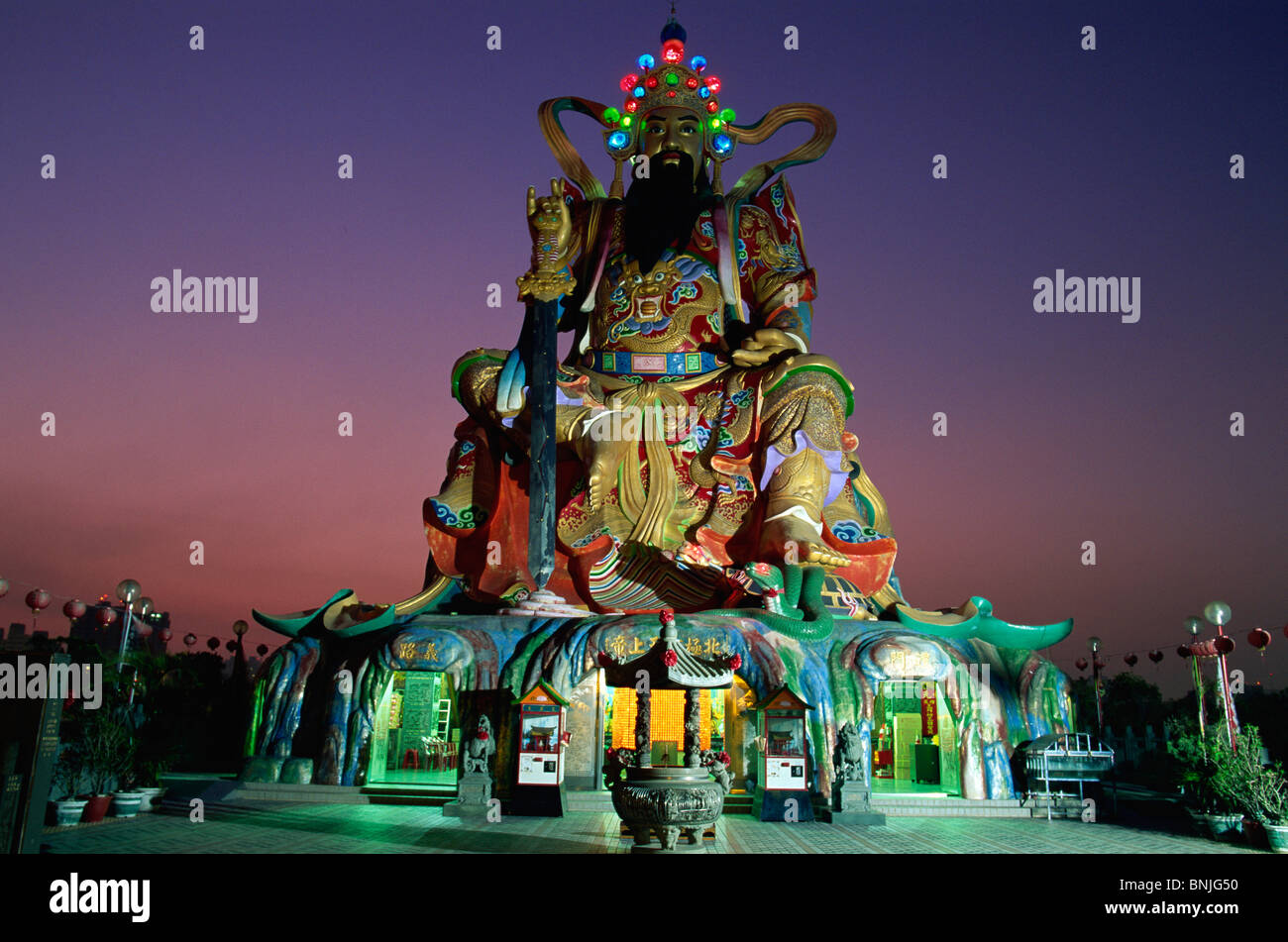 Taiwan Kaohsiung Lotus Lake Statue of Taoist God Xuan-tian-shang-di ...