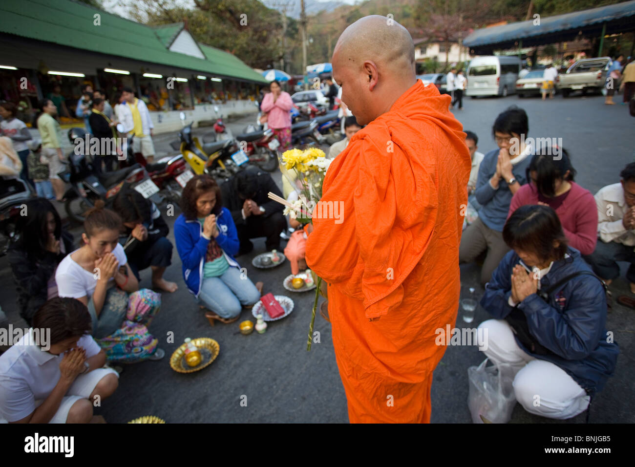 Buddhist monks receiving food hi-res stock photography and images - Alamy