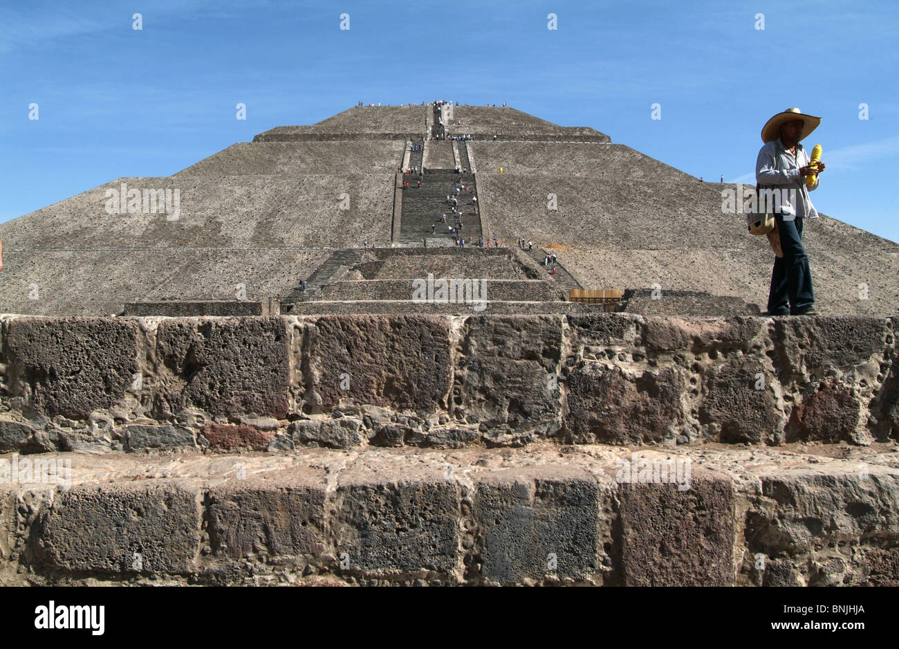 Solar pyramid hi-res stock photography and images - Alamy