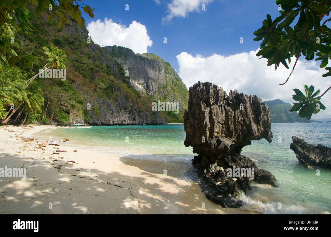 Beautiful isolated beach on a small tropical island in the Bacuit ...