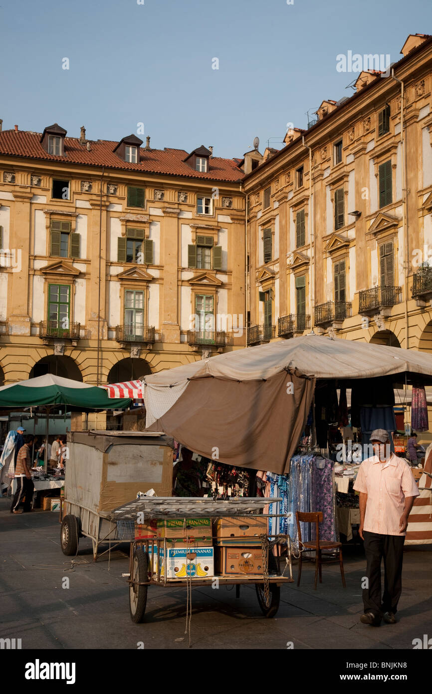 Italy market square hi-res stock photography and images - Alamy