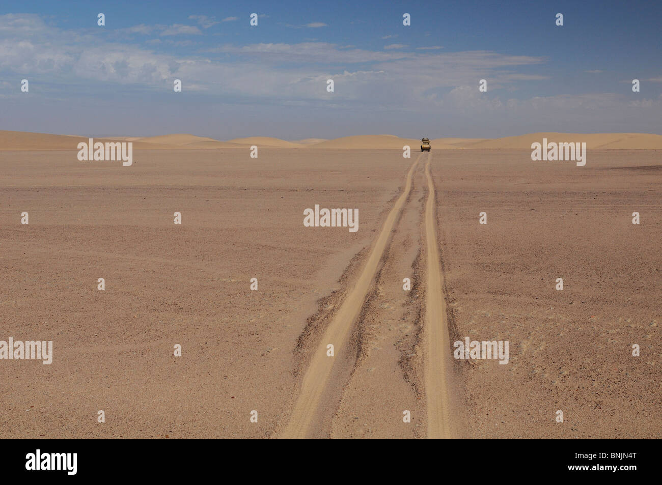 4x4 Tour vehicle in Sand Dunes Skeleton Coast Camp Wilderness Safaris ...