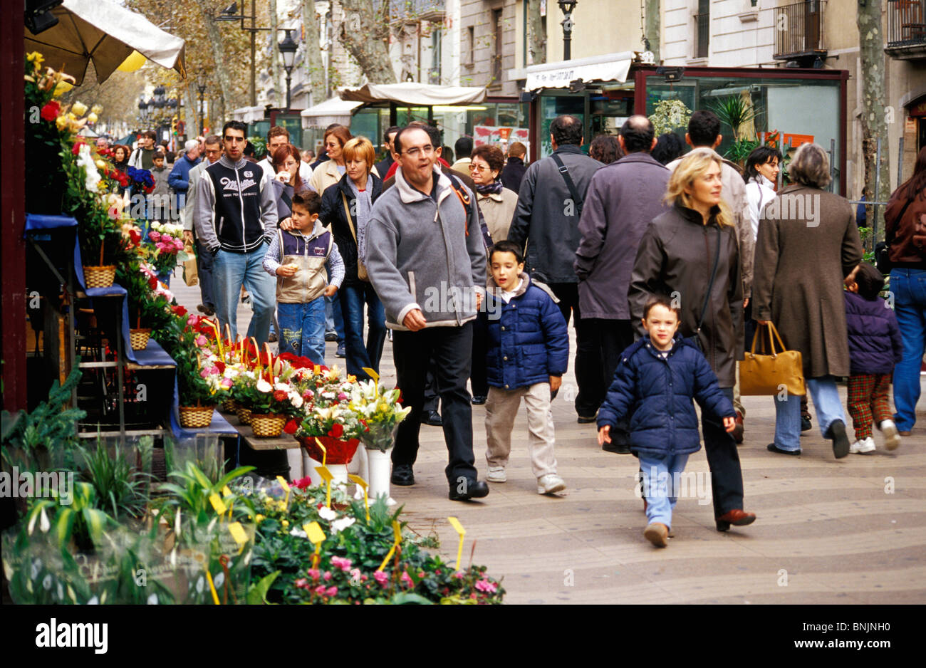 Sunday afternoon strollers on the Rambla promenade, Barcelona, Spain ...