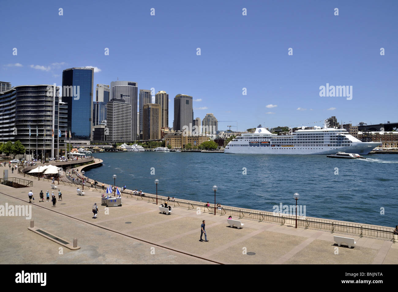 Quai circular hi-res stock photography and images - Alamy