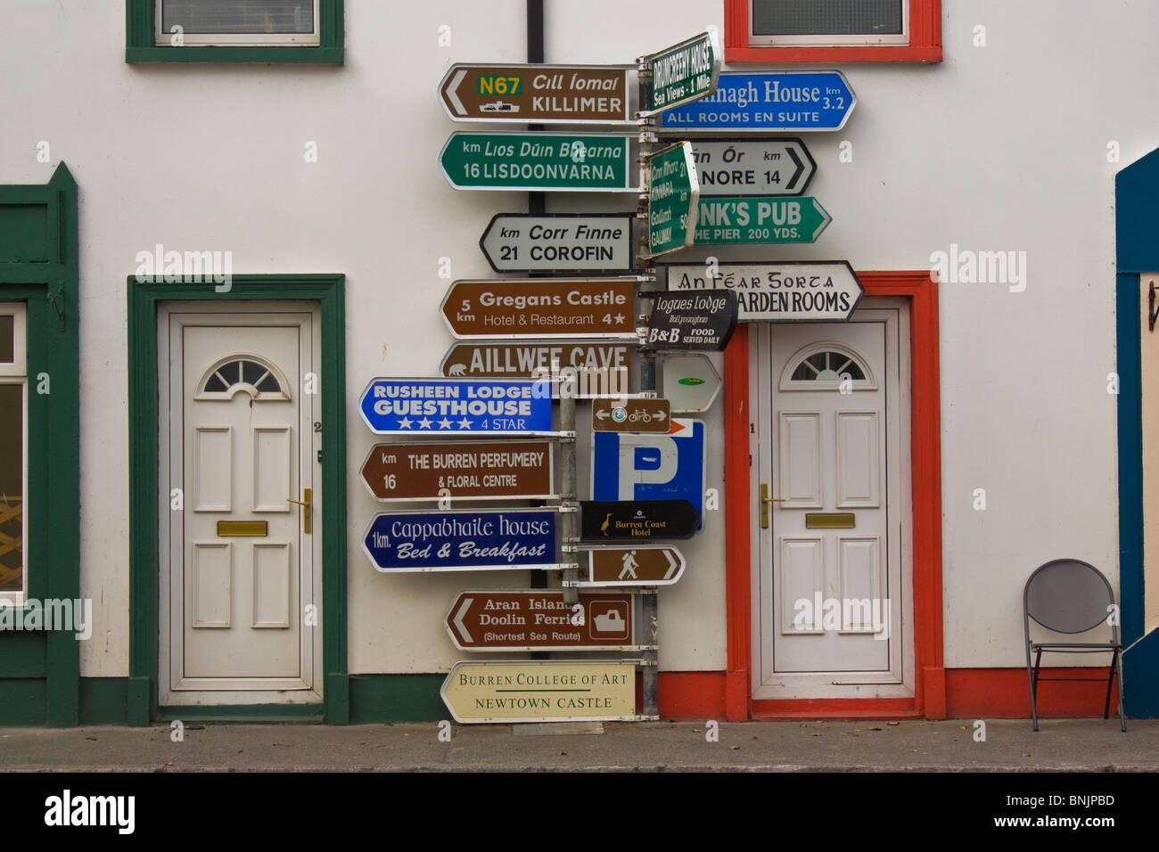 Road signs in ireland hi-res stock photography and images - Alamy