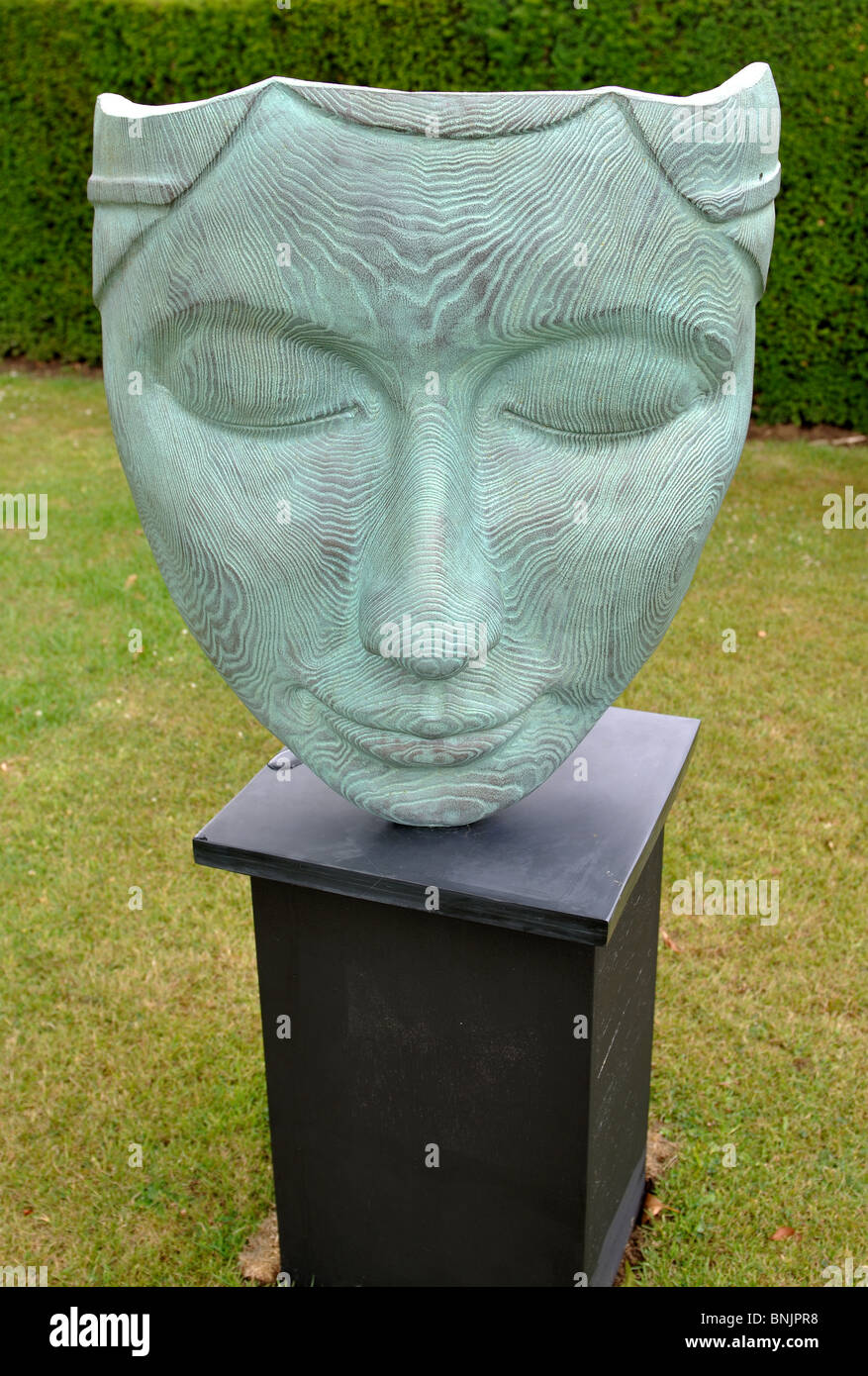 The Ponderer by Jilly Sutton, sculpture at University of Leicester ...