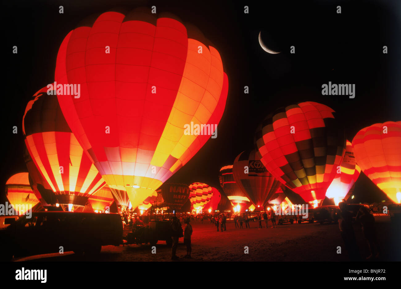 Night balloon flight hi-res stock photography and images - Alamy